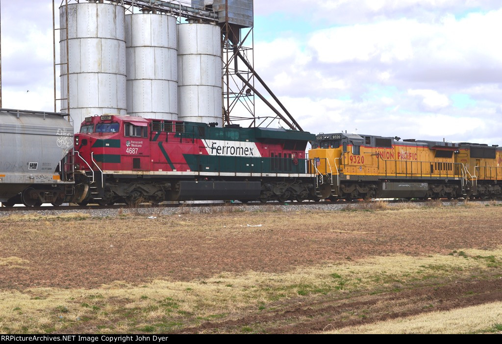 FXE 4687 and UP 9320